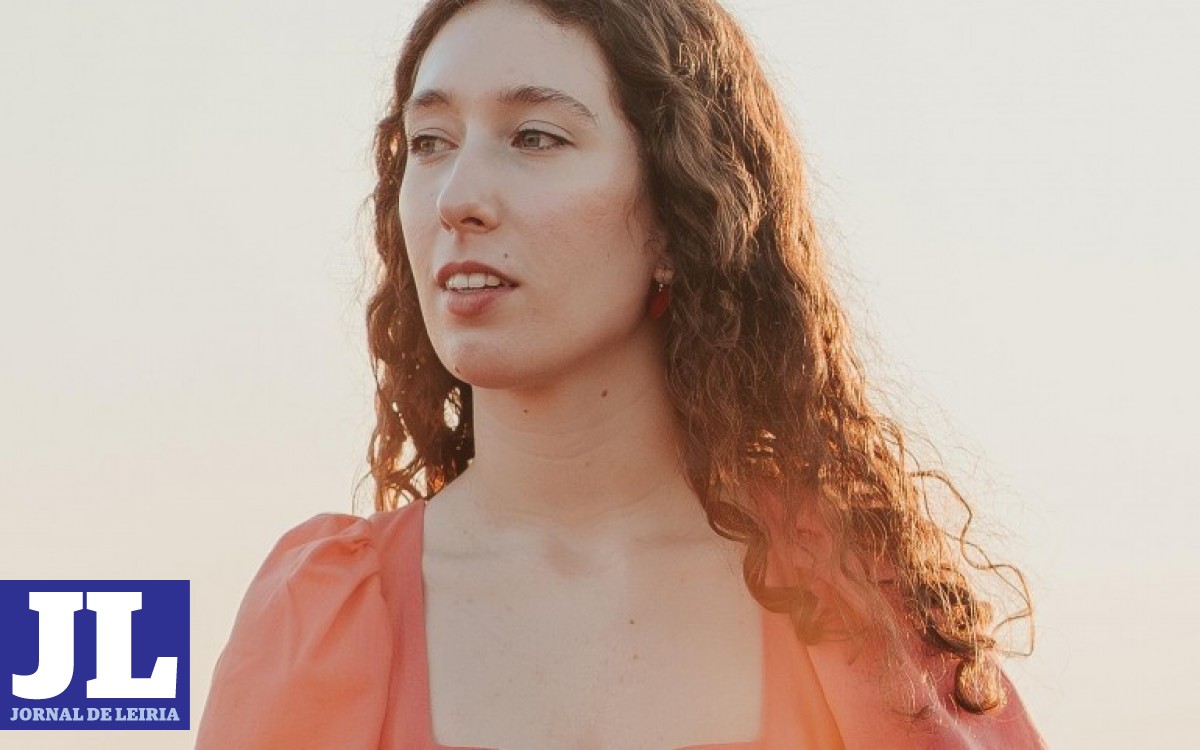 Jornal de Leiria - Já está disponível o single de estreia de Carolina Lopes