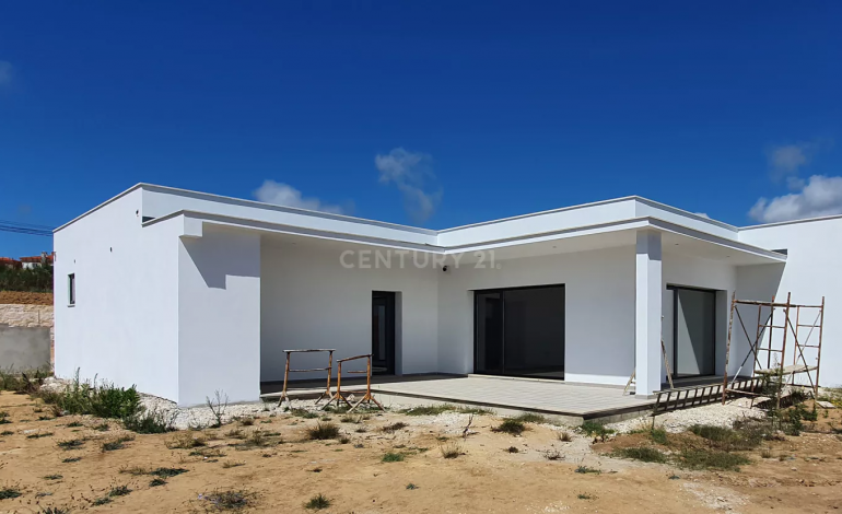 Jornal de Leiria - Vende-se Moradia Térrea T3 Independente